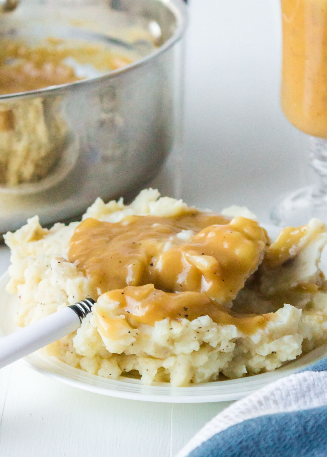 Easy Vegetarian Gravy Recipe (5 Ingredients!)