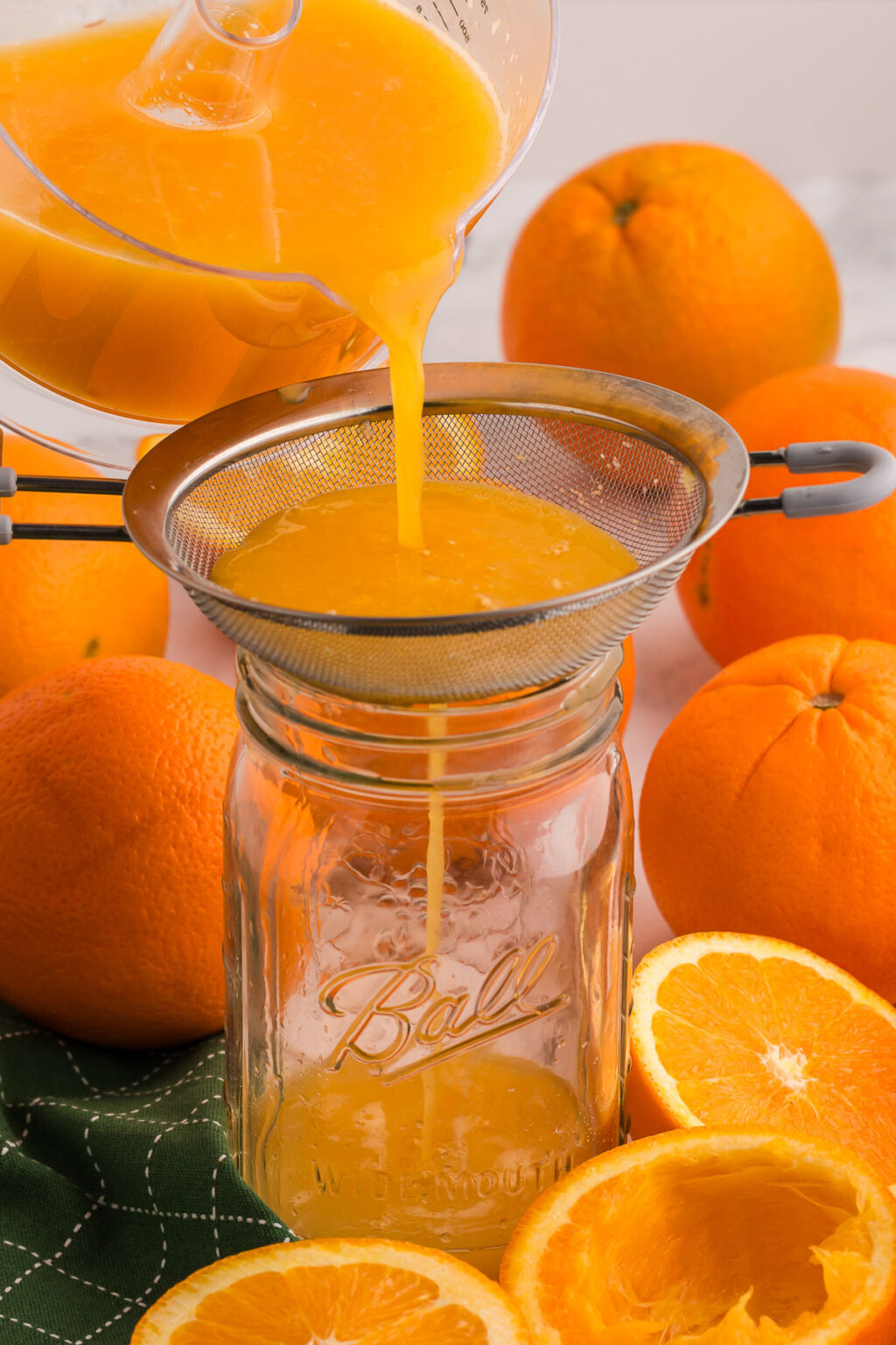 Fresh-Squeezed Orange Juice (+ the Best Oranges for Juicing)